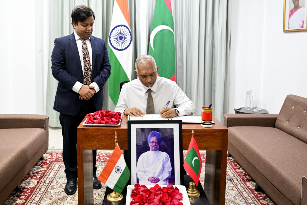 President Signs Condolence Book for Former Indian Prime Minister ...