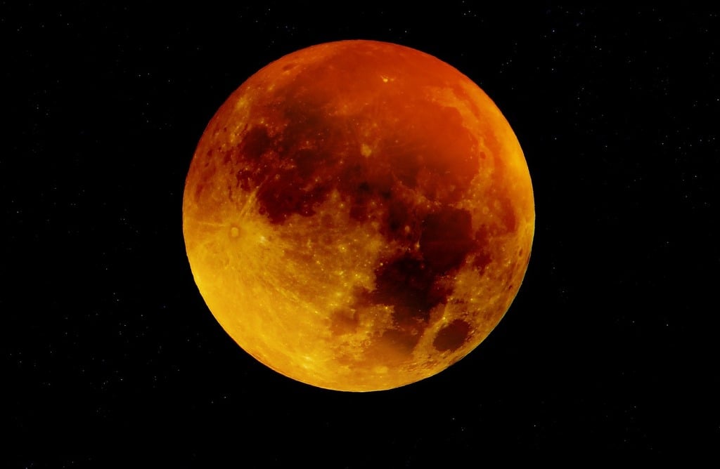 Blood Moon over Maldives: Total lunar eclipse to peak tonight at 11:11 ...